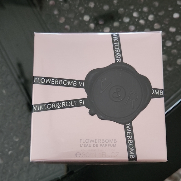 Viktor & Rolf | Accessories | Viktor Rolf Flowerbomb Pink Women ...